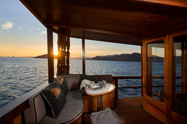ORACLE yacht for charter (35m,)